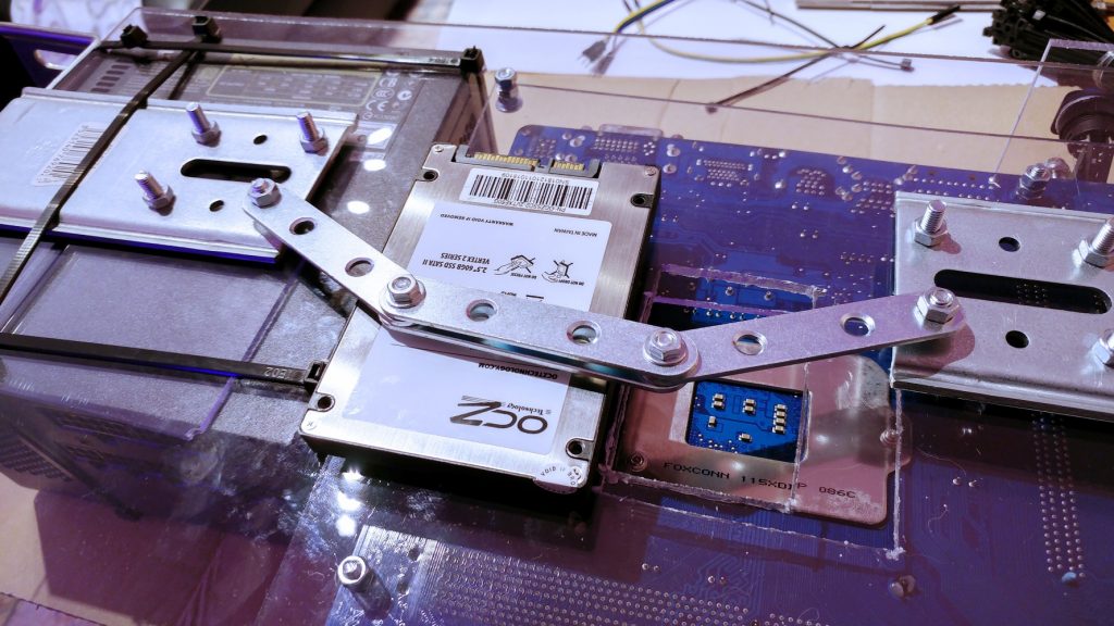 Fixation du SSD sous le boitier - Xavier Carl Blog